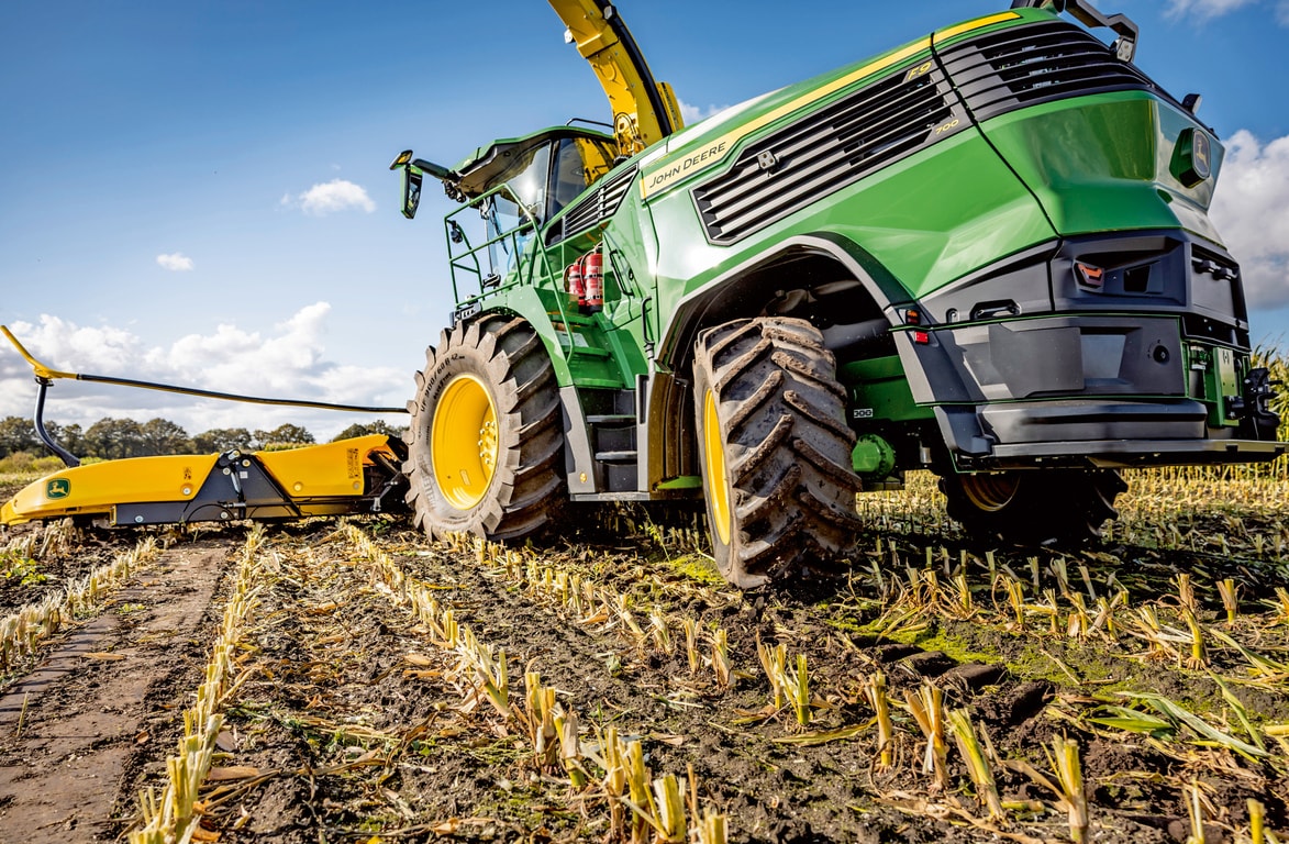 F9 700 | Série F8 F9 | Ensileuse automotrice | John Deere BE